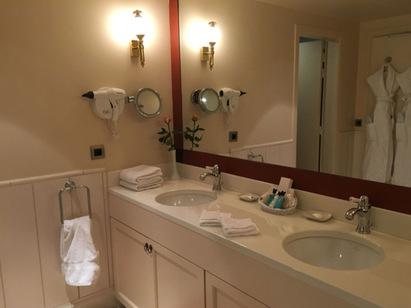 Compass Club Experience at Disney's Newport Bay Club Hotel - Review ...