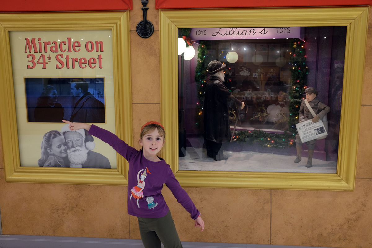 What it's like to visit Santa at Macy's Santaland in New York City ...