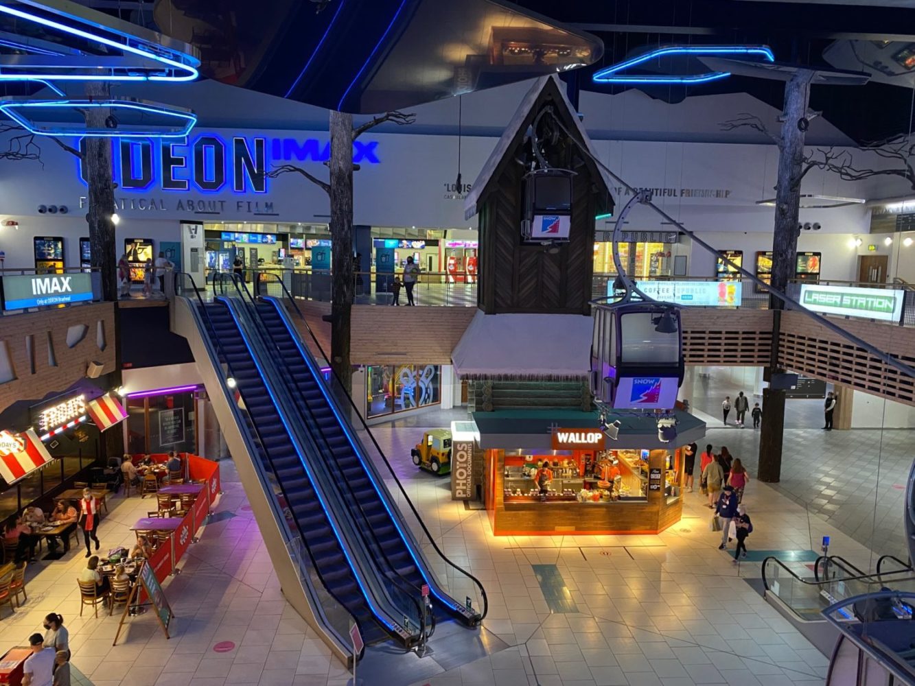 Best indoor snowdomes in the UK for real snow and skiing – You need to ...
