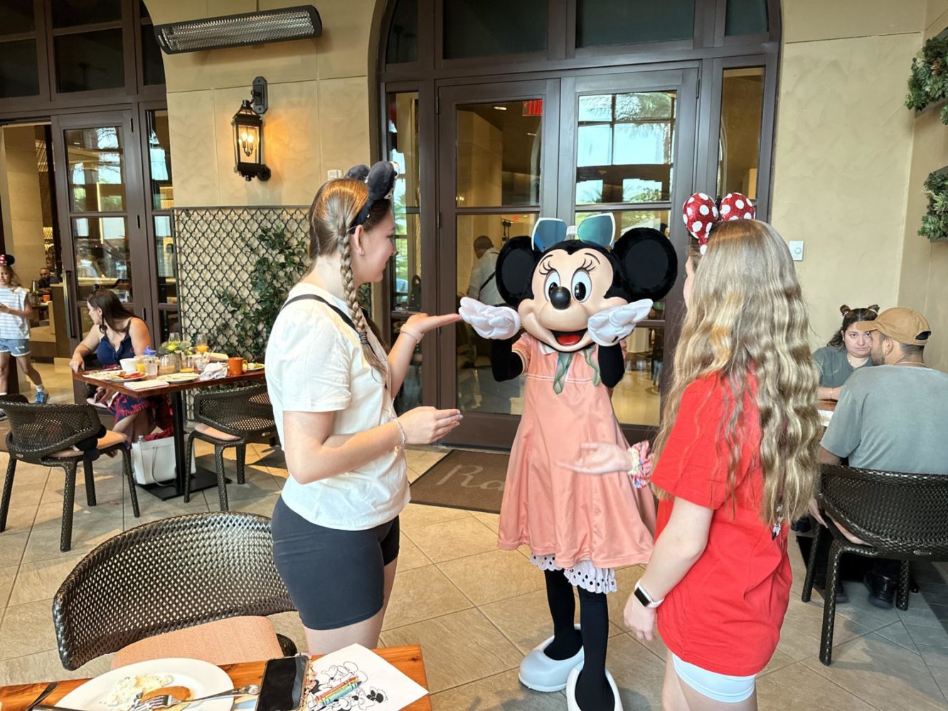 10 things you'll love about the Character Breakfast at the Four Seasons ...